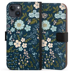 DeinDesign iPhone 14 Plus Handy Klapph&uuml;lle Handyh&uuml;lle aus Kunst Leder schwarz Flip Case Blue Muster Flowers Sideflip mit langer Lasche