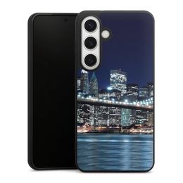 DeinDesign Galaxy S24 Handy Premium Silikon H&uuml;lle Handyh&uuml;lle schwarz Case Usa Brooklyn Bridge New York Silikon Premium Case