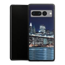 DeinDesign Google Pixel 7 Pro Handy Premium Silikon H&uuml;lle Handyh&uuml;lle schwarz Case Usa Brooklyn Bridge New York Silikon Premium Case