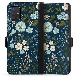 DeinDesign Galaxy A51 Handy Klapph&uuml;lle Handyh&uuml;lle aus Kunst Leder schwarz Flip Case Blue Muster Flowers Sideflip mit Lasche