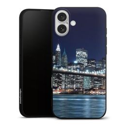 DeinDesign iPhone 16 Plus Handy Premium Silikon H&uuml;lle Handyh&uuml;lle schwarz Case Usa Brooklyn Bridge New York Silikon Premium Case