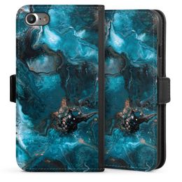 DeinDesign iPhone SE (2022) Handy Klapph&uuml;lle Handyh&uuml;lle aus Kunst Leder schwarz Flip Case Blue Marble Ocean Sideflip mit Lasche