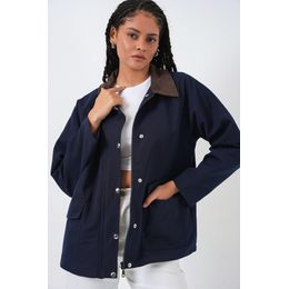 Gabardinejacke mit Knopfverschluss und Taschen