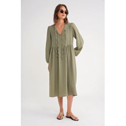 V-Ausschnitt Kleid mit Knotenverschluss in Midi-L&auml;nge