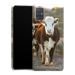 DeinDesign Galaxy A51 Handy Premium Case Smartphone Handyh&uuml;lle Schutzh&uuml;lle gl&auml;nzend Cow Farmer Calf Premium Case