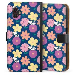DeinDesign Galaxy XCover 6 Pro Handy Klapph&uuml;lle Handyh&uuml;lle aus Kunst Leder schwarz Flip Case Snoopy Flowers Muster Sideflip mit langer Lasche