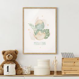 Bilderwelten Bild mit Rahmen originell t&uuml;rkis modern Aquarell - Baby Dino mit Wunschtext - Dinosaurier Kinderzimmer Baby M&auml;dchen Jungen