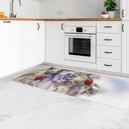Bilderwelten Vinylteppich Motiv beige Blumen Vinylmatte - Marienk&auml;fer im Garten - Deko K&uuml;che Badezimmer Flur