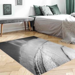 Bilderwelten Vinylteppich Motiv schwarz weiss Strand Vinylmatte - Leichter Wellengang am Strand Schwarz Wei&szlig; - Landschaft K&uuml;che Badezimmer Flur