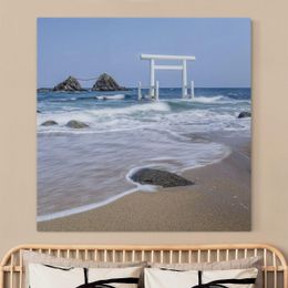 Akustikbild Japan Torii im Meer bei Felseninsel
