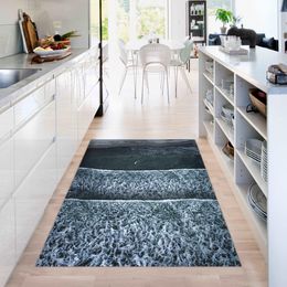 Vinylteppich - Luftbild - Der Herausforderer - Motiv blau Strand Vinylmatte Landschaft K&uuml;che Badezimmer Flur
