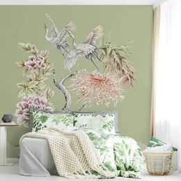Bilderwelten Fototapete Blumen Illustration Aquarell gr&uuml;n - Aquarell St&ouml;rche im Flug mit Blumen auf Gr&uuml;n - Ranke Wohnzimmer Schlafzimmer