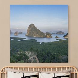 Akustikbild Thailand Felseninsel im Meer bei Sonnenuntergang