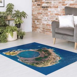 Vinylteppich - Luftbild - Die Insel Vila Franca do Campo - Motiv blau Natur Vinylmatte Landschaft K&uuml;che Badezimmer Flur