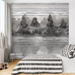 Bilderwelten Fototapete Natur modern Aquarell schwarz weiss - Malerische Berge im mystischem Nebel - Berg Wohnzimmer Schlafzimmer