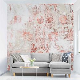 Bilderwelten Fototapete Antike Shabby Barocktapete II selbstklebende Tapete Braock Shabby Betonwand grau rot altrosa Wandtapeten Wohnzimmer Vliestapete