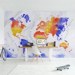 Bilderwelten Fototapete Weltkarte modern Aquarell orange - Weltkarte Aquarell violett rot gelb - Karten Kinderzimmer Baby M&auml;dchen Jungen