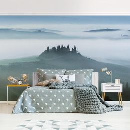 Bilderwelten Fototapete Natur Motiv Wandtapete t&uuml;rkis - Bauernhaus im Nebel - Landschaft Wohnzimmer Schlafzimmer