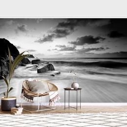 Bilderwelten Fototapete Am Meer in Cornwall Schwarz-Wei&szlig; maritim,Landschaft K&uuml;ste,Landschaft Strand & Meer Meerblick Wohnzimmer,Schlafzimmer Vliestapete