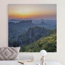 Bilderwelten Akustikbild S&auml;chsische Schweiz Felsen im Nebel bei Sonnenuntergang