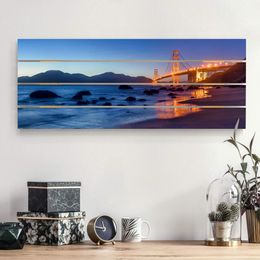 Bilderwelten Holzbild Stadt orange Motiv nat&uuml;rlicher Effekt - Golden Gate Bridge am Abend - Architektur Wohnzimmer Schlafzimmer