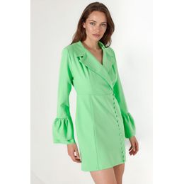Tailliertes Mini-Kleid mit V-Ausschnitt und Kn&ouml;pfen