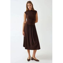 Komfort Fit Midi-Kleid mit Rundhalsausschnitt