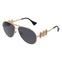 Versace VE2249 | Unisex-Sonnenbrille | Fassung: Vollrand, Pilot, Metall, Gold | Glasfarbe: Grau