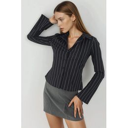 Fitted Gestreiftes Hemd mit Knopfleiste