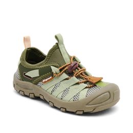 bisgaard M&auml;dchen Slip-On Sneaker "zion", Gr. 27, gr&uuml;n, Synthetik, Textil, Basic, Schuhe, Freizeitschuh mit Schnellverschluss, Gr&ouml;&szlig;enschablone zum