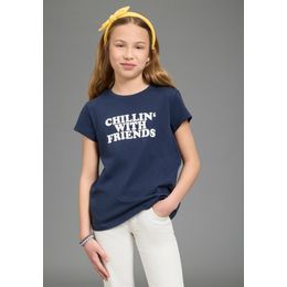 Kidsworld M&auml;dchen T-Shirt "T-Shirt Spruch: CHILLIN' WITH FRIENDS", blau, Gr. 140, bedruckt, Single Jersey, Obermaterial: 100% Baumwolle, Shirts, f&uuml;r