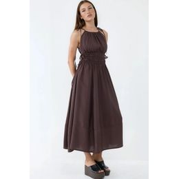 Raffiniertes Tr&auml;ger-Midi-Kleid