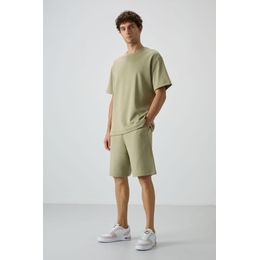 &Uuml;bergr&ouml;&szlig;en T-Shirt und Shorts Set