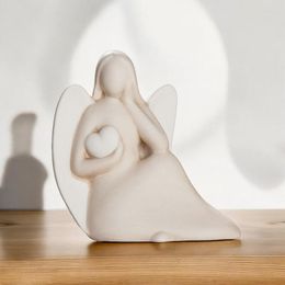 Gilde Engelfigur &raquo;Engel "Gabi" mit Herz&laquo; Europ&auml;ische Handarbeit aus Keramik, Engel Weihnachten beige Keramik B/H/T: 26cm x 27cm x 12,5cm