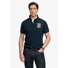 Superdry Herren Poloshirt &raquo;CREST POLO&laquo; mit Markenlabel, aus Baumwolle, Relaxed Fit, bedruckte Optik blau M