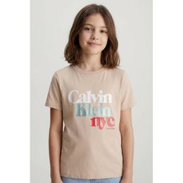 Calvin Klein Jeans M&auml;dchen T-Shirt &raquo;PEARL SIGNATURE NYC REGULAR TEE&laquo; f&uuml;r Kinder bis 16 Jahre, mit gro&szlig;em Druck beige 6 (116)