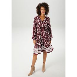 Aniston Casual Damen Aniston CASUAL Tunikakleid mit kunstvollem Druck und Bord&uuml;re am Saum rot 38, N-Gr
