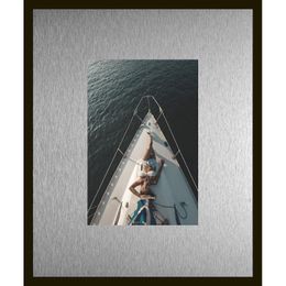 queence Bild &raquo;Trend Wandbild, Wandkunst, Kunstdruck "Frau auf Segelboot"&laquo; Boote & Schiffe Frau 1 Stk. tlg. inkl. Passepartout aus hochwertigem 