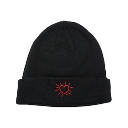 Mister Tee M&uuml;tze "Glowing Heart Beanie" in Schwarz | Gr.: onesize