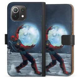 DeinDesign Xiaomi Mi 11 Lite 5G Handy Klapph&uuml;lle Handyh&uuml;lle aus Kunst Leder schwarz Flip Case Marvel Moon Deadpool Sideflip mit langer Lasche