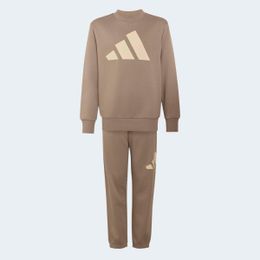 Jungen Trainingsanzug "J BL FL JOG 240"khaki six, crystal linen, Gr. 140, adidas Sportswear, Obermaterial: 70% Baumwolle, 30% Polyester, Sportanz&uuml;ge