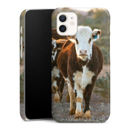 DeinDesign iPhone 12 mini Handy Premium Case Smartphone Handyh&uuml;lle Schutzh&uuml;lle gl&auml;nzend Cow Farmer Calf Premium Case