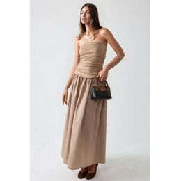 Schn&uuml;rloses Maxikleid mit A-Linien-Schnitt