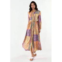 G&uuml;rtelgekn&uuml;pftes geometrisches Chiffon-Maxikleid