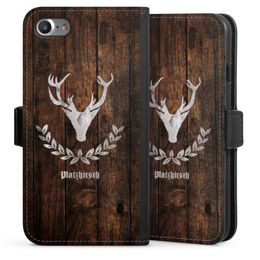 DeinDesign iPhone SE (2022) Handy Klapph&uuml;lle Handyh&uuml;lle aus Kunst Leder schwarz Flip Case Wood Deer Wooden Look Sideflip mit Lasche