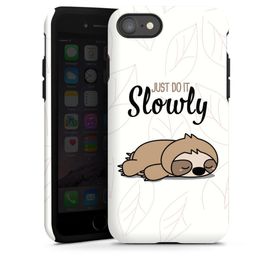DeinDesign iPhone SE (2022) Handy Panzer Handyh&uuml;lle robuste Outdoor H&uuml;lle Schutzh&uuml;lle gl&auml;nzend Animals Sloth Lazy Sunday Tough Case