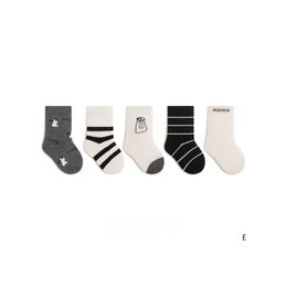 MUNADUNA 5er-Pack Kindersocken mit niedlichem Hundemotiv | Gr.: 17-18