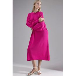 Langes, locker sitzendes, geripptes Strickkleid mit Rundhalsausschnitt