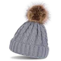 styleBREAKER Damen Bommelm&uuml;tze "Strickm&uuml;tze mit Zopfmuster & Kunstfellbommel", grau, Modisch, Obermaterial: 100% Polyacryl PAN., M&uuml;tzen