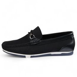 Schwarze, leichte Slipper aus Mesh f&uuml;r Herren, atmungsaktiv